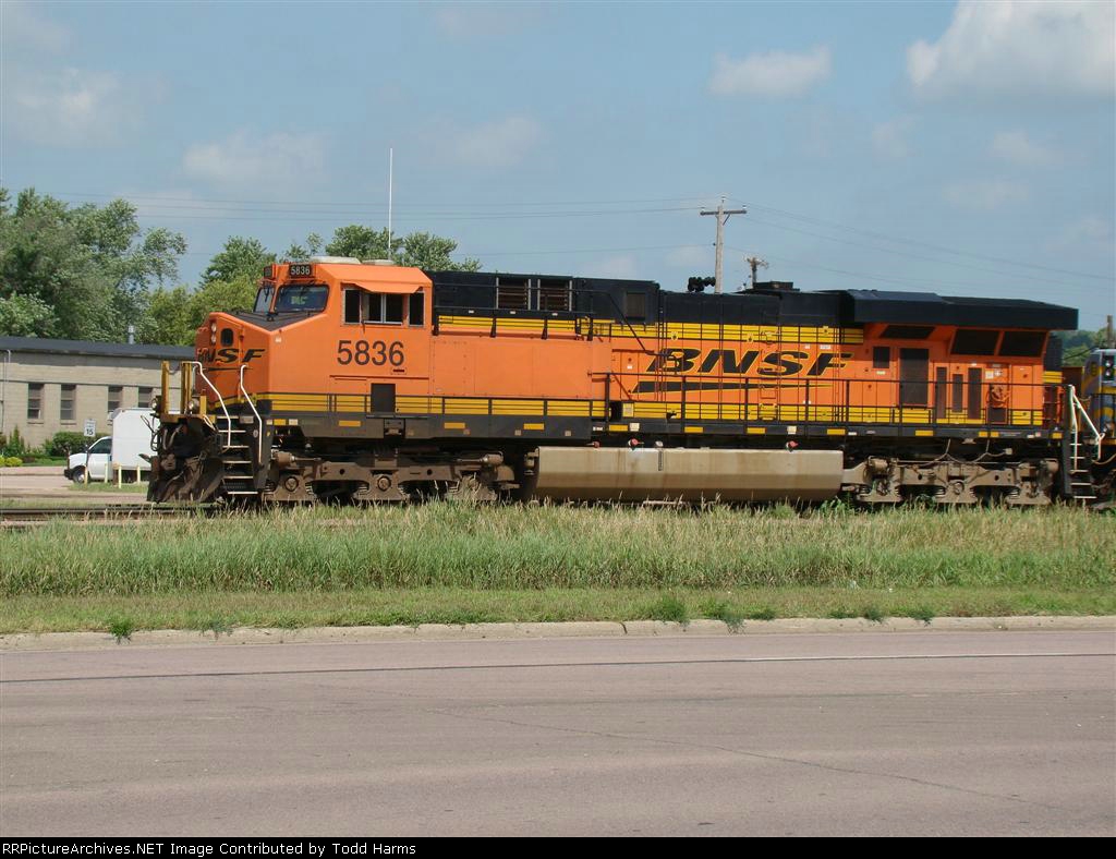 BNSF 5836